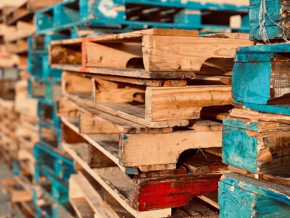 Reasons Why You Need to Use Wooden Pallets to Move Items