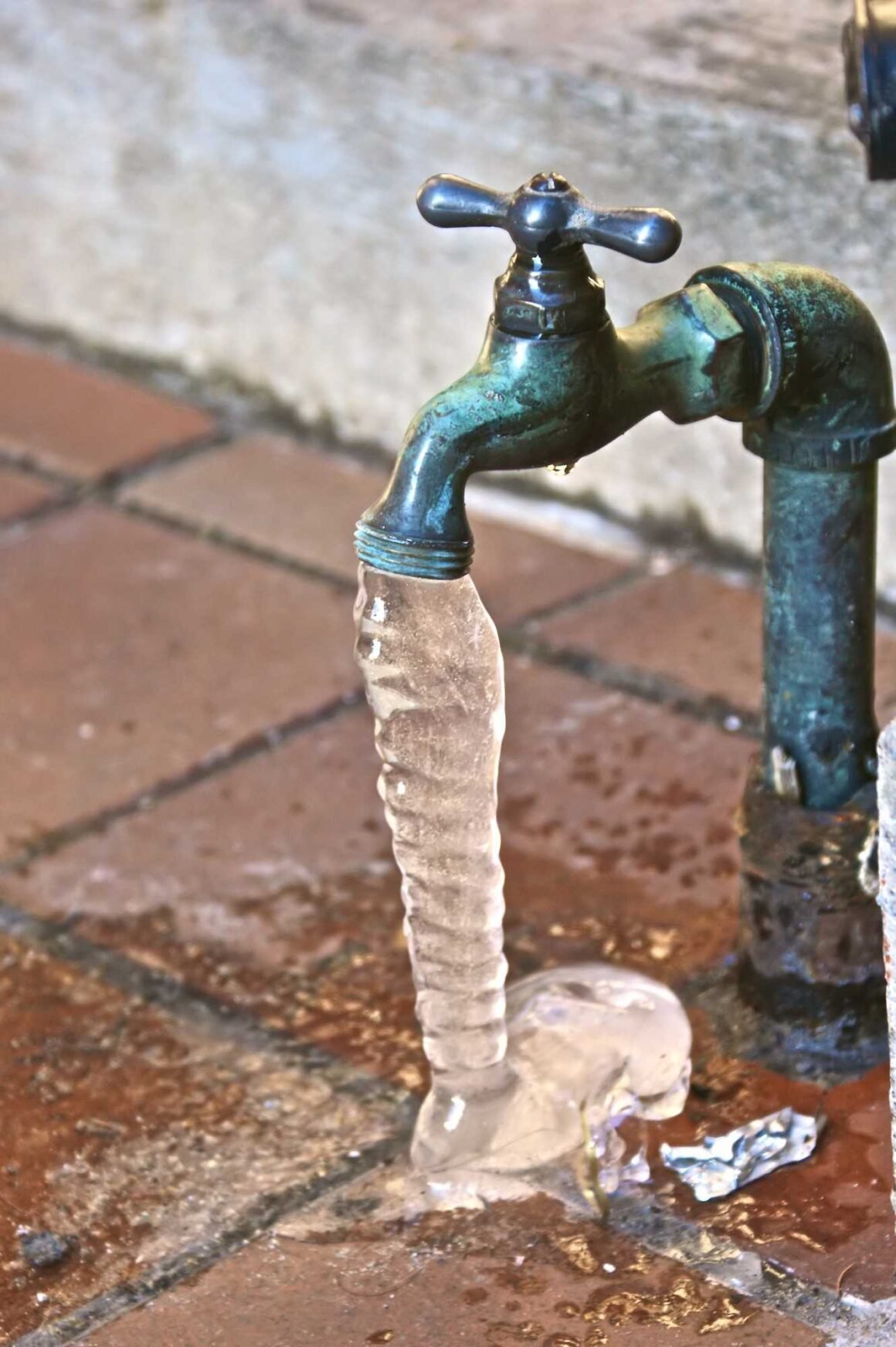 Frozen Pipes: 6 Steps to Thaw & Prevent Damage