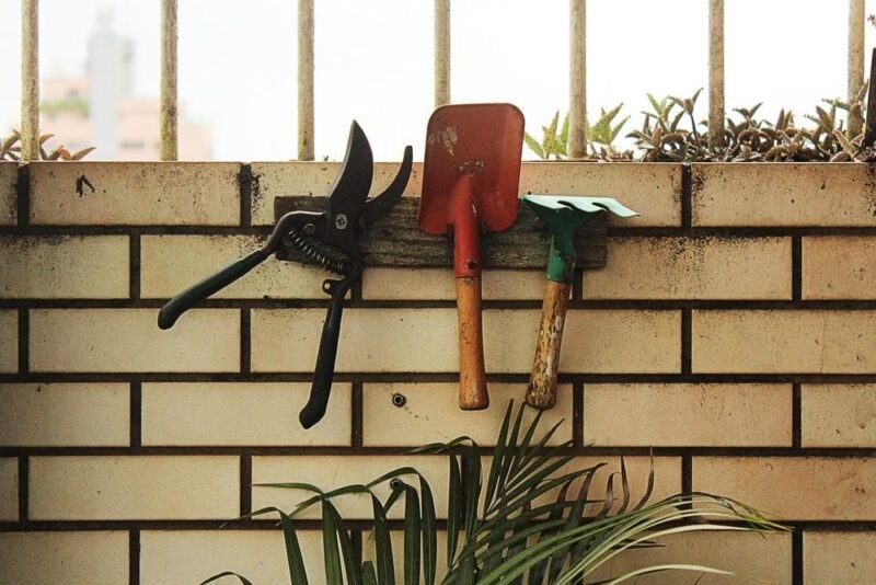 How to Build a Garden Tool Rack