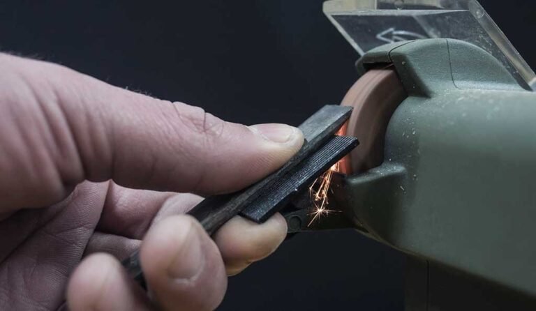 In Which Correct Angle a Chisel Should Sharpen?