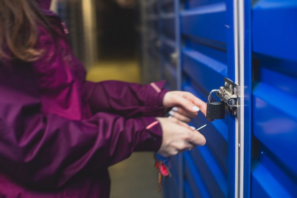 5 Pros and Cons of Self Storage Units