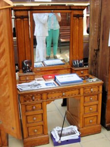 5 Reasons Why a Dressing Table is a Must-Have
