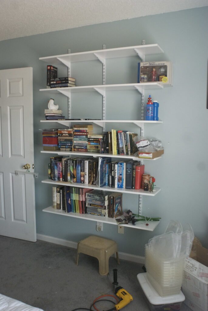 9 Tips for a Perfect Bedroom Shelf: How to Install Top Rail Fitting