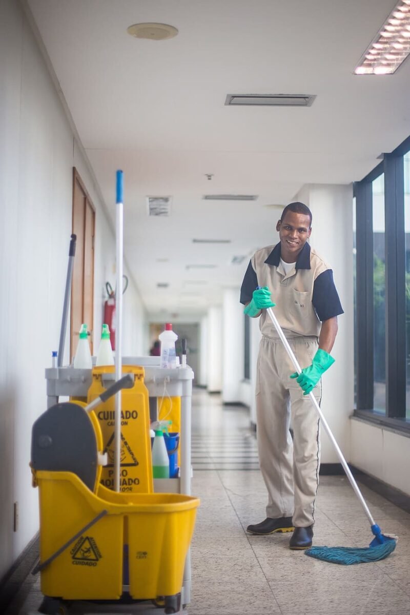 4 Best Benefits of Hiring Professional House Cleaners