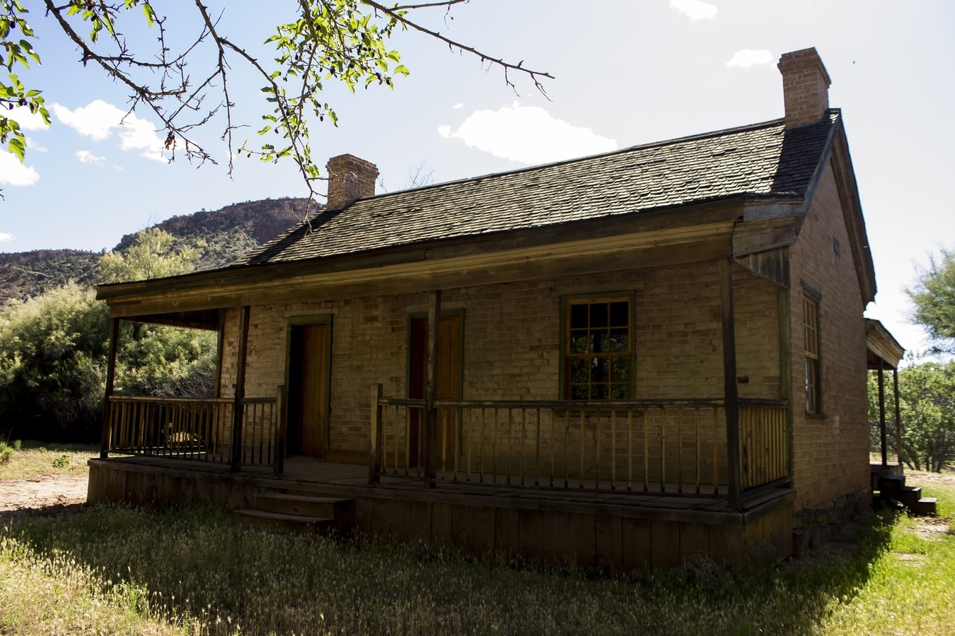 Simple Ways to Spruce Up an Older Home