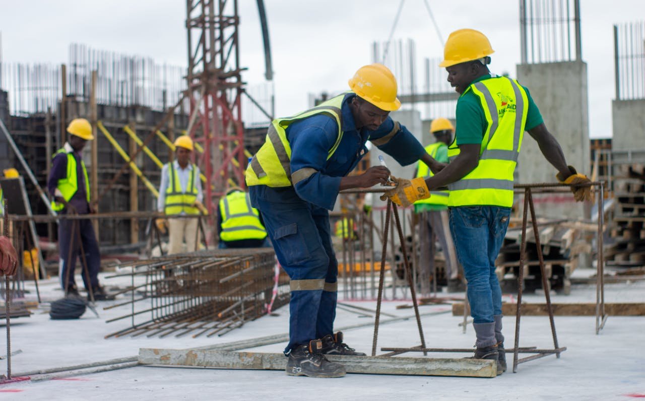 5 Essentials Your Construction Site Workers Need