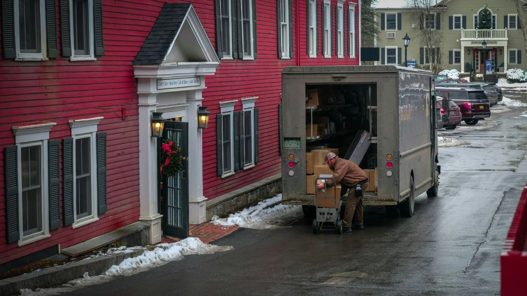 Commercial Moving vs. DIY: Which Is Better for Your Business?